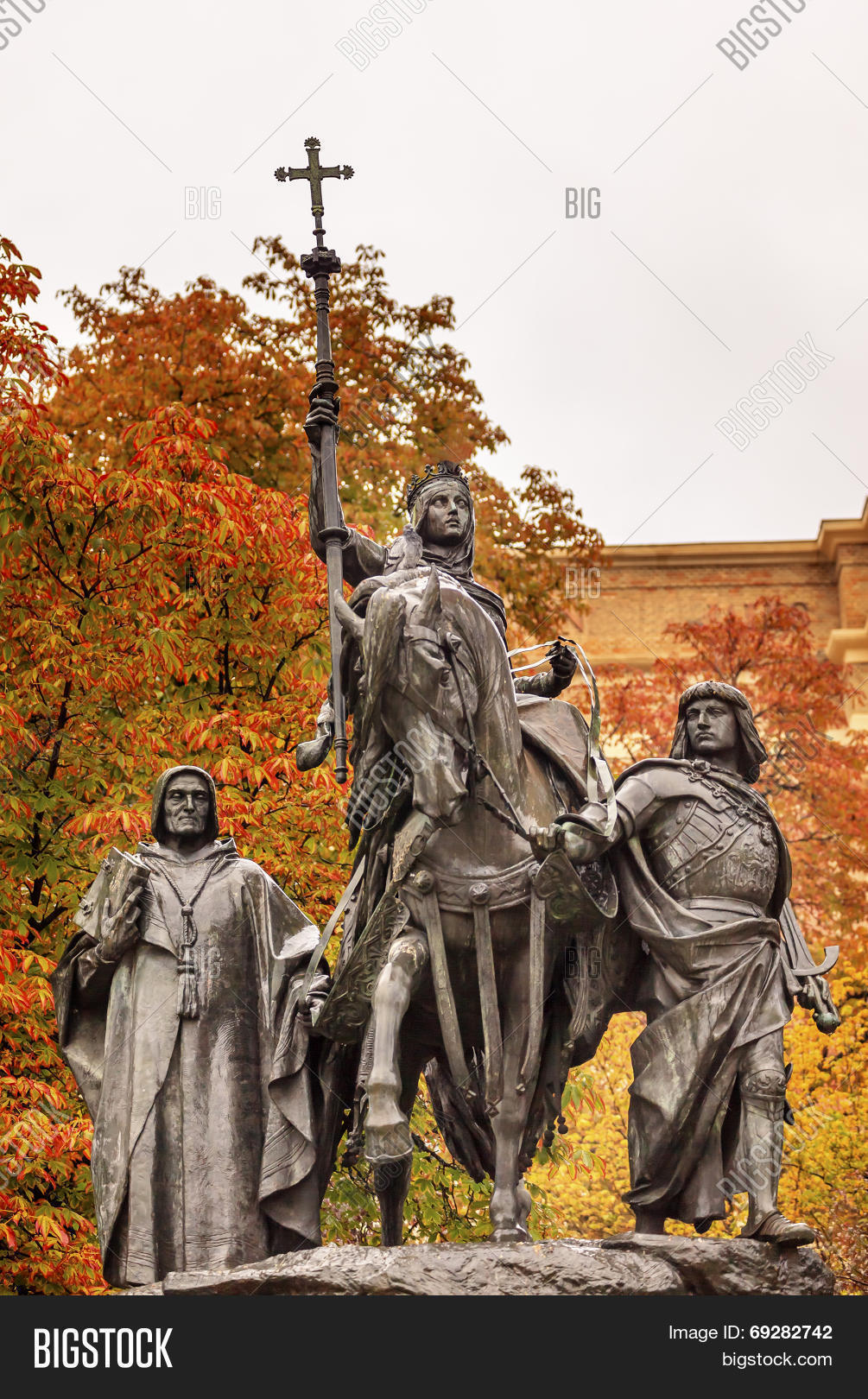 Queen Isabella Statue Image & Photo (Free Trial) | Bigstock