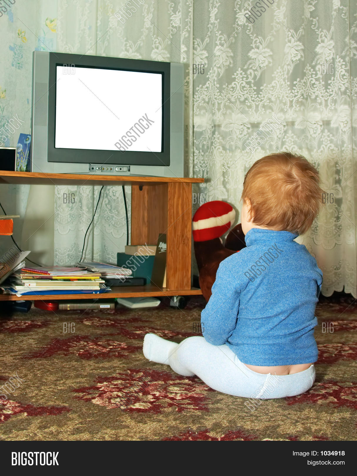 Imagen y foto Niño Viendo Tv (prueba gratis) | Bigstock