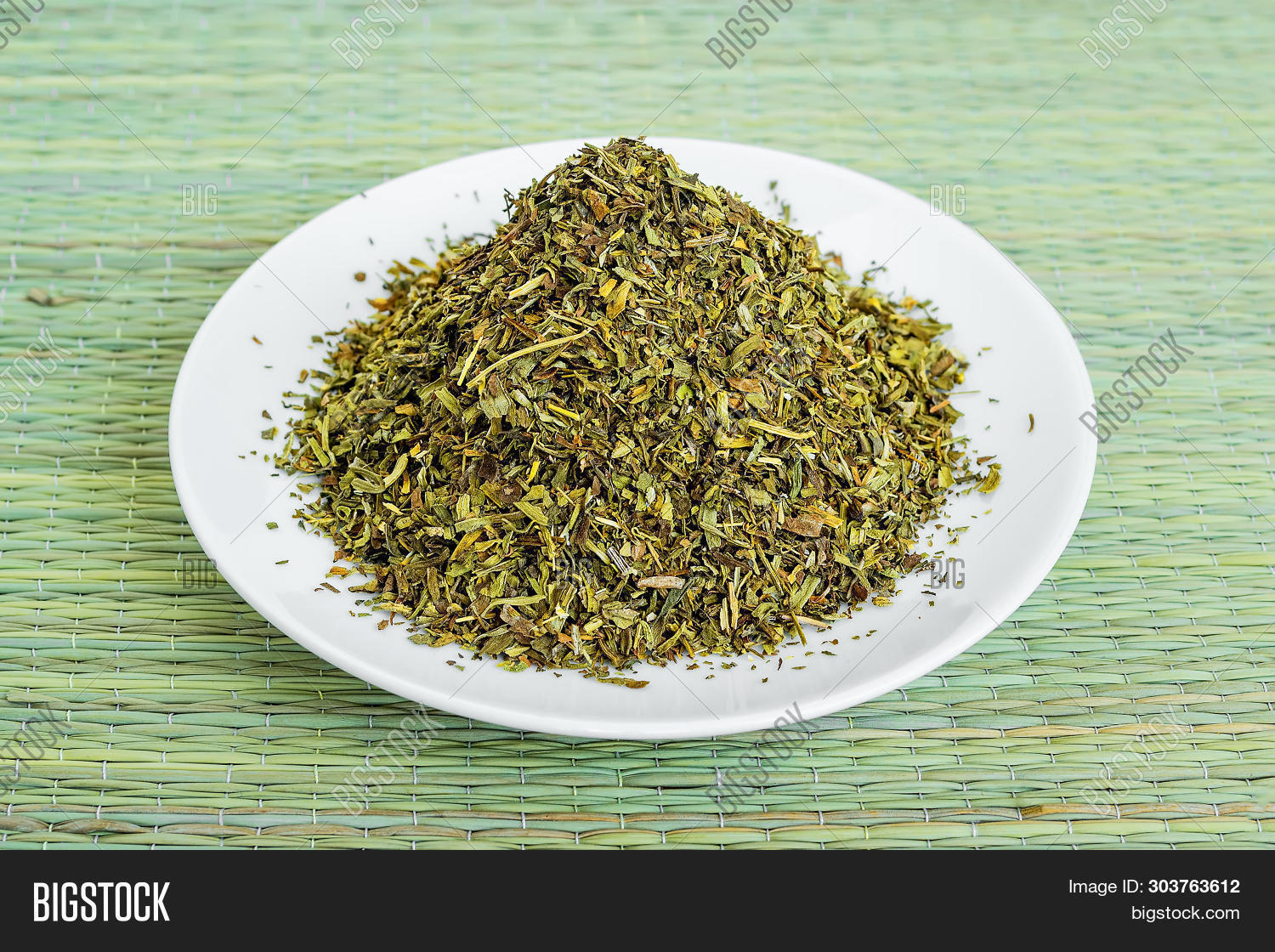 Heap Dry Tarragon Image & Photo (Free Trial) | Bigstock