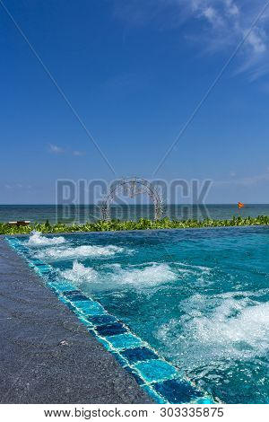 Infinity Pool Jacuzzi Image & Photo (Free Trial) | Bigstock