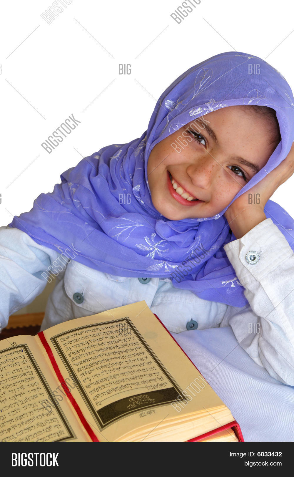 Little Muslim Girl Image & Photo (Free Trial) | Bigstock