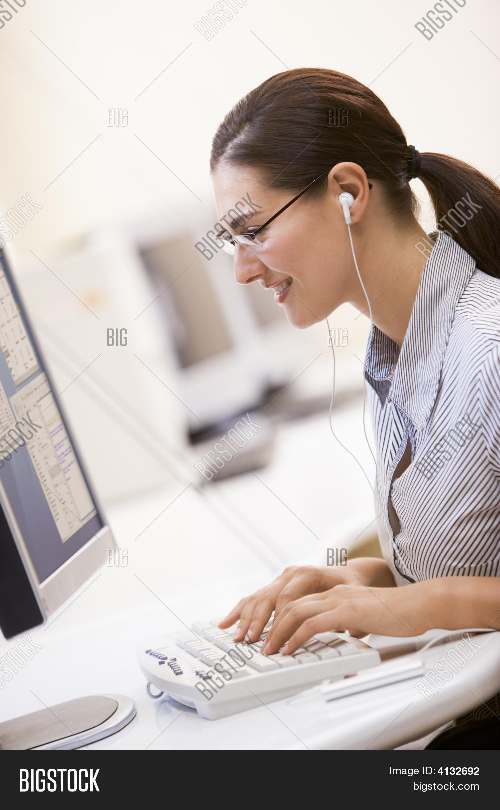 Woman Computer Room Image & Photo (Free Trial) | Bigstock