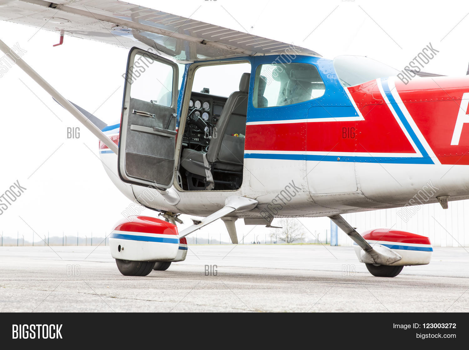 Part Cessna 172 Plane Image & Photo (Free Trial) | Bigstock