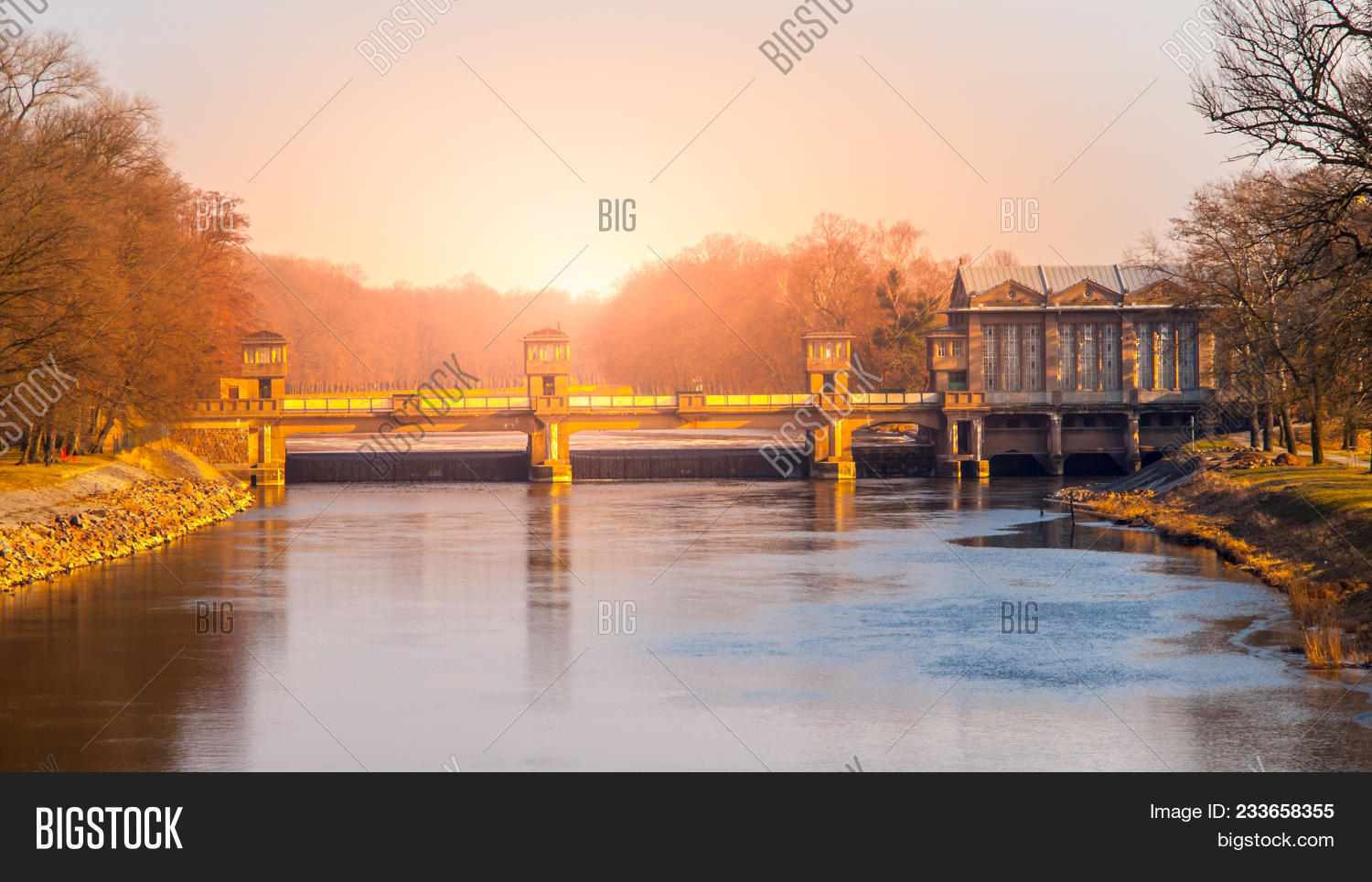 Labe River Lock Image & Photo (Free Trial) | Bigstock