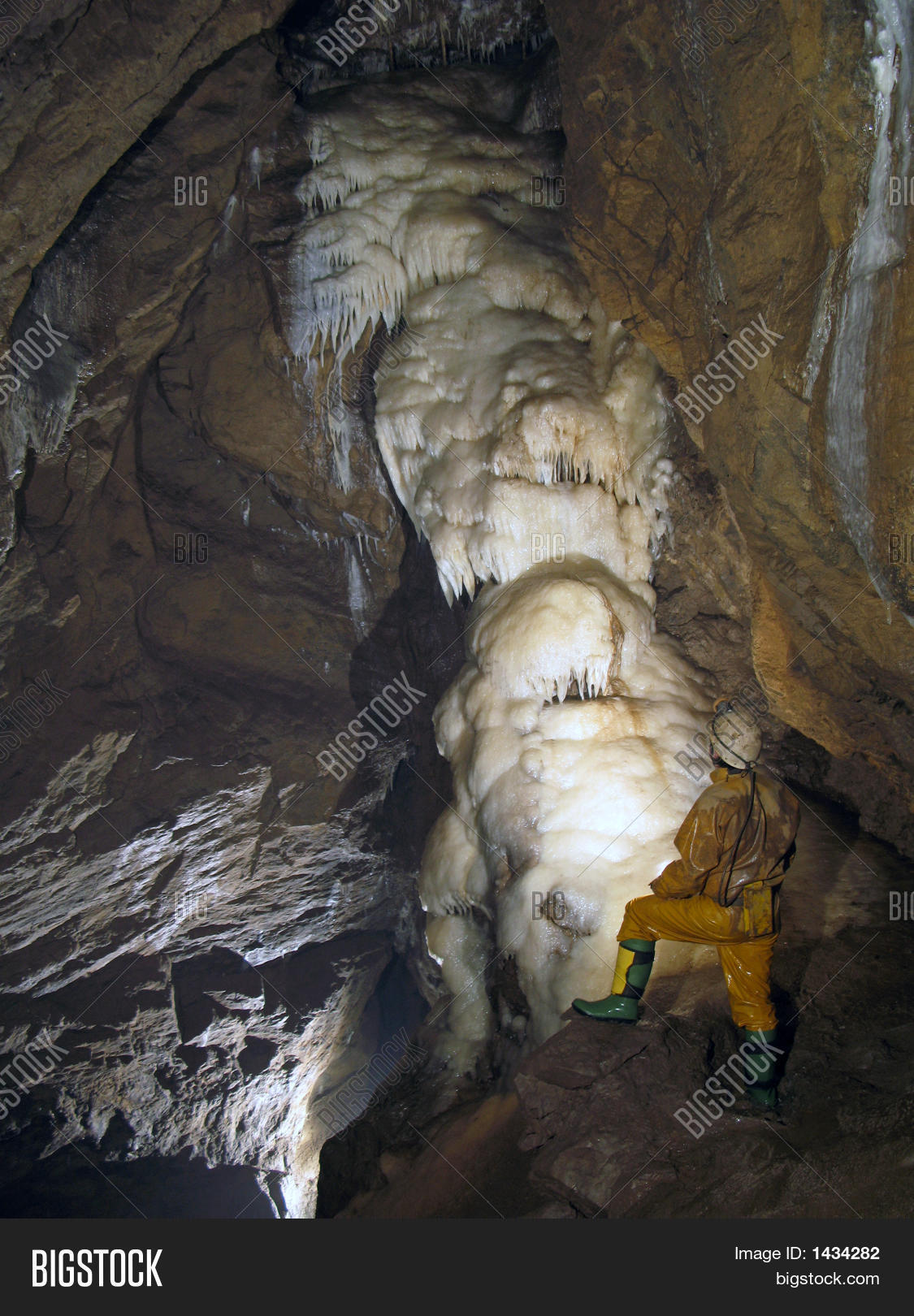 Moss Chamber, Peak Image & Photo (Free Trial) | Bigstock