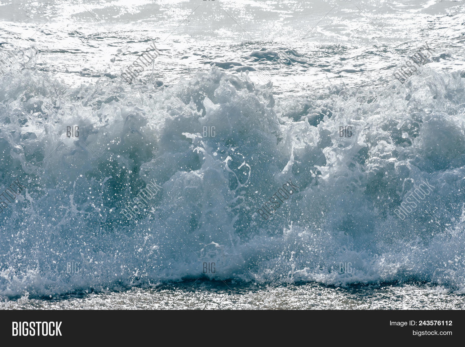Ocean Shorebreak Front Image & Photo (Free Trial) | Bigstock