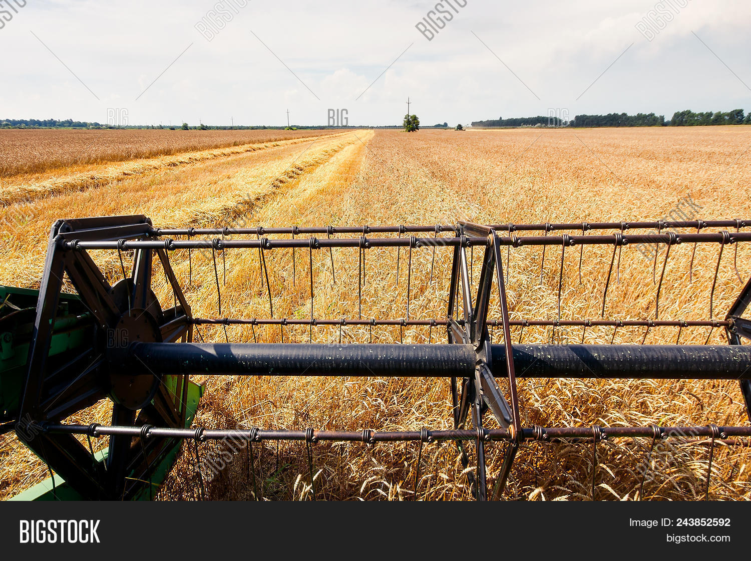 Harvester Machine Image & Photo (Free Trial) | Bigstock