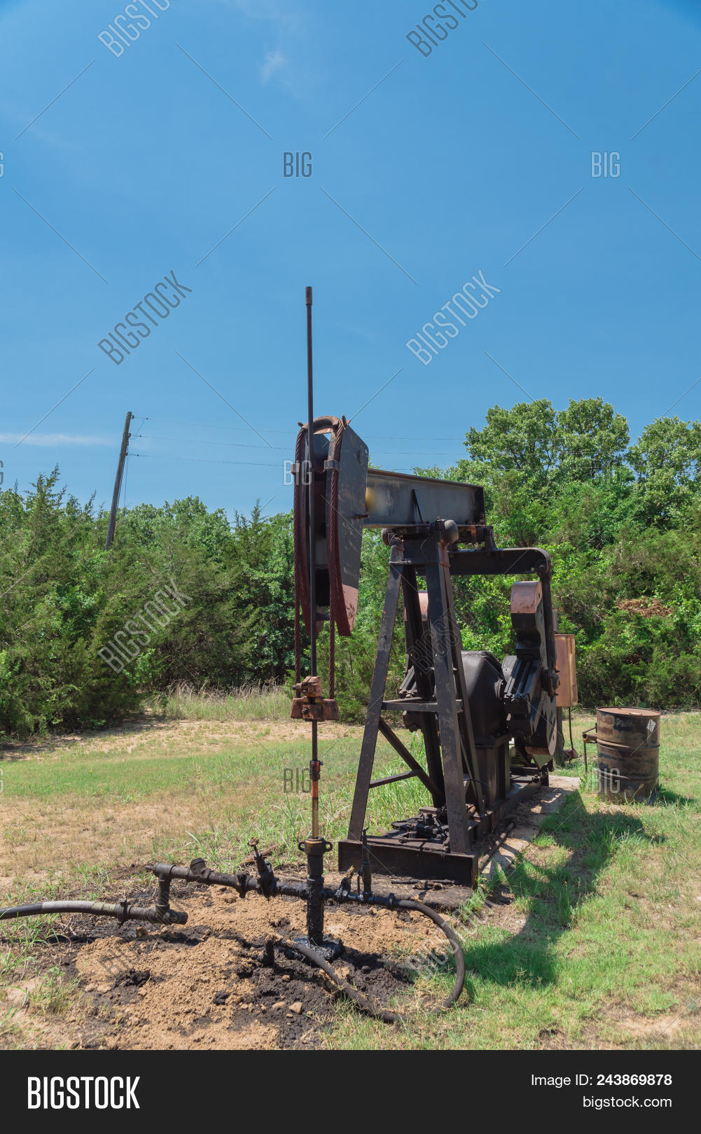 Working Pump Jack Image & Photo (Free Trial) | Bigstock