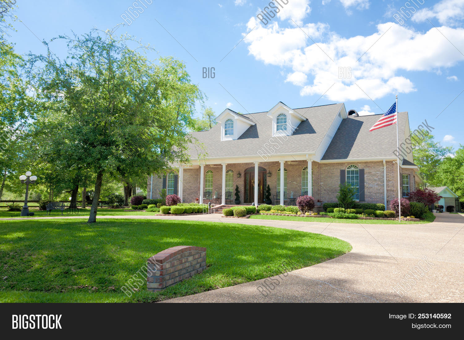 Large Ranch Style Image & Photo (Free Trial) | Bigstock