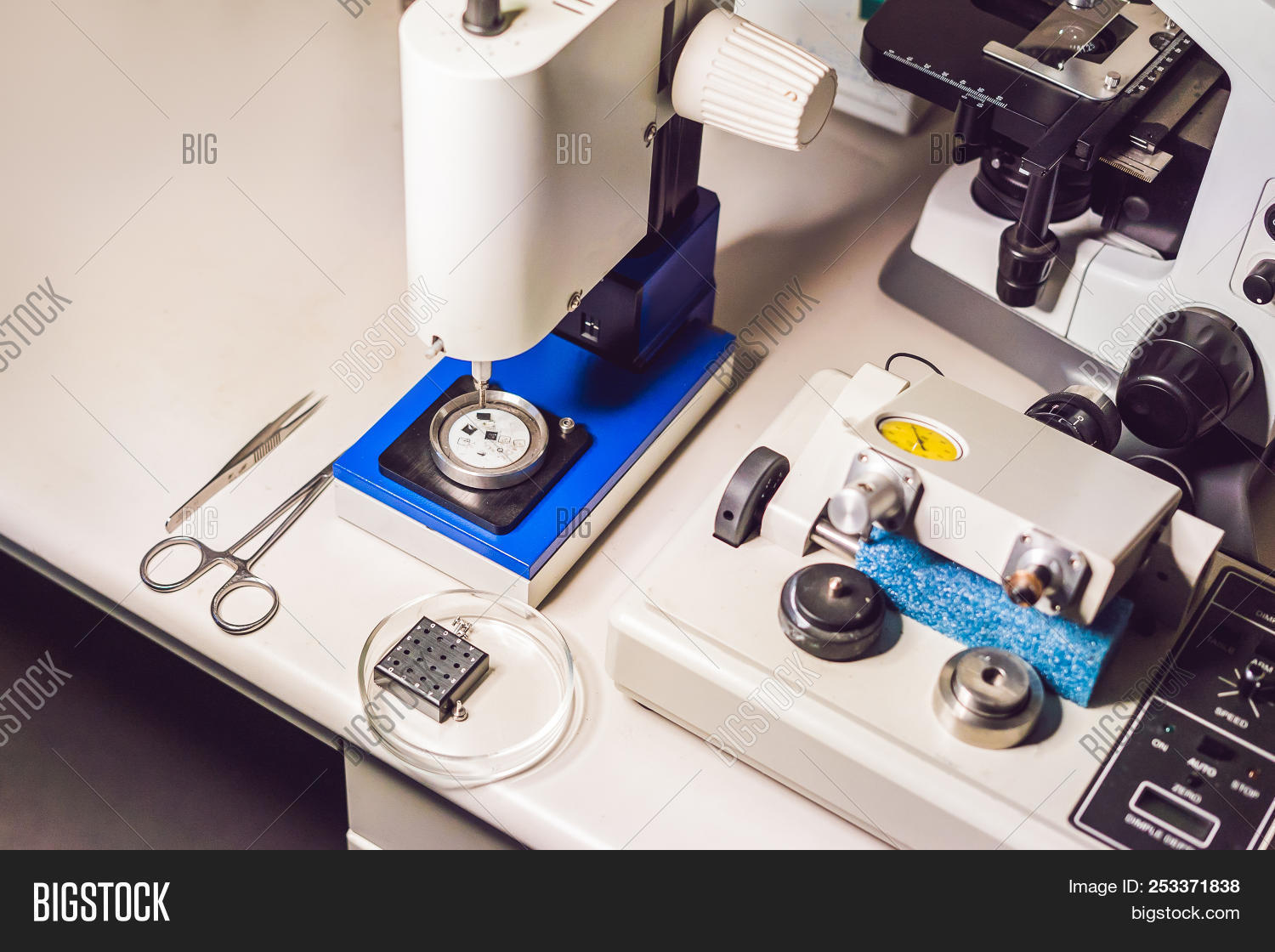 Ultrasonic Cutter Image & Photo (Free Trial) | Bigstock