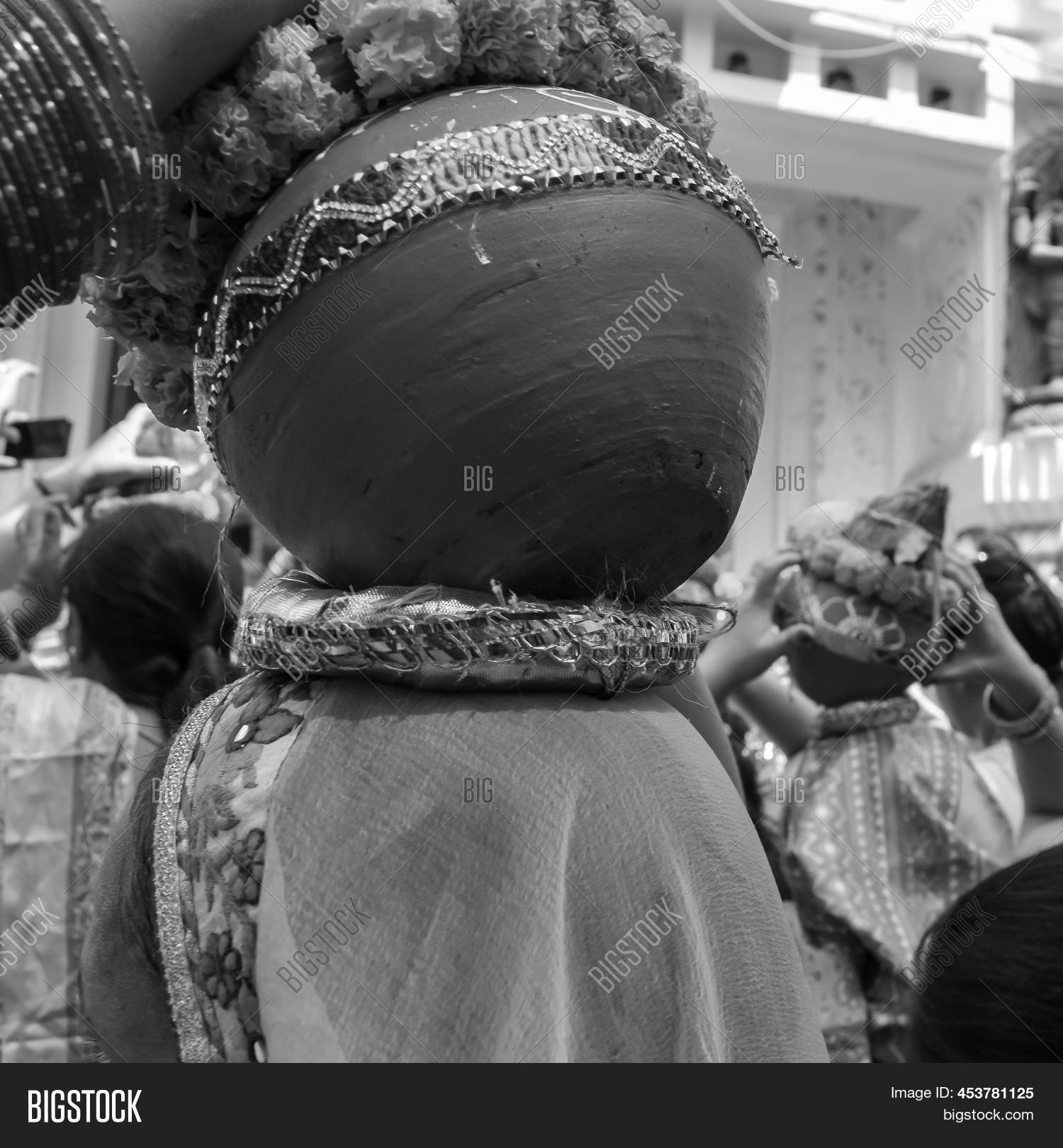 Women Kalash On Head Image & Photo (Free Trial) | Bigstock