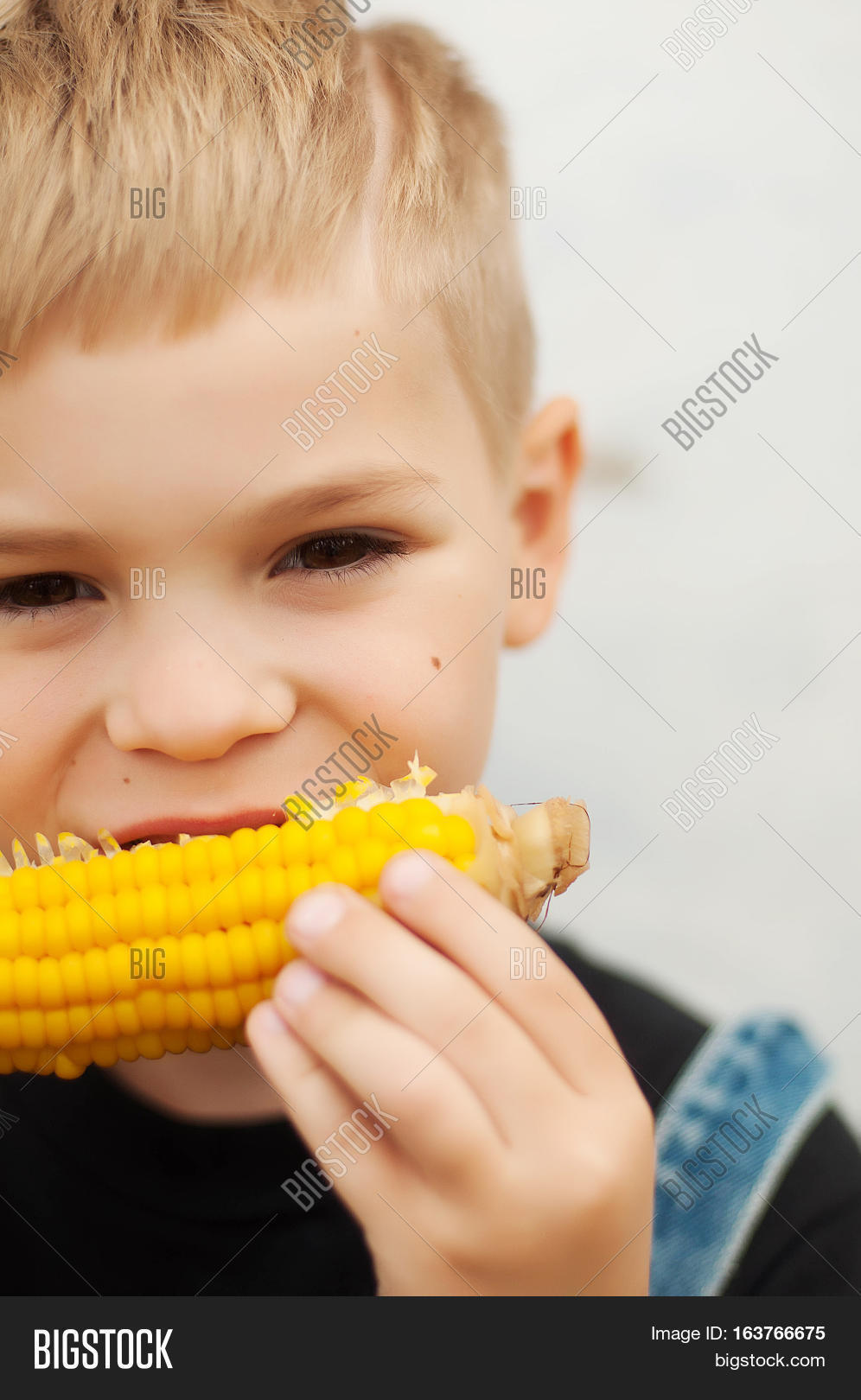 Young Boy Corn On Cob Image & Photo (Free Trial) | Bigstock