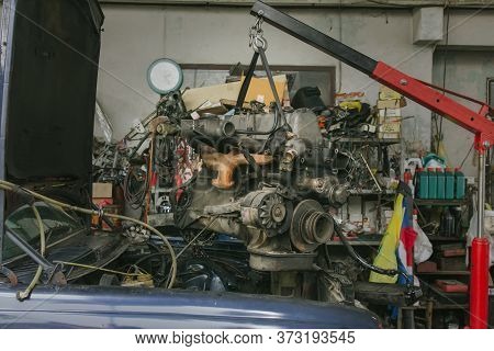 Engine Hanging On Image & Photo (Free Trial) | Bigstock