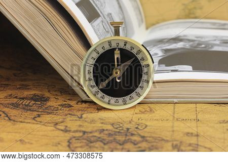 Classic Round Compass Image & Photo (Free Trial) | Bigstock