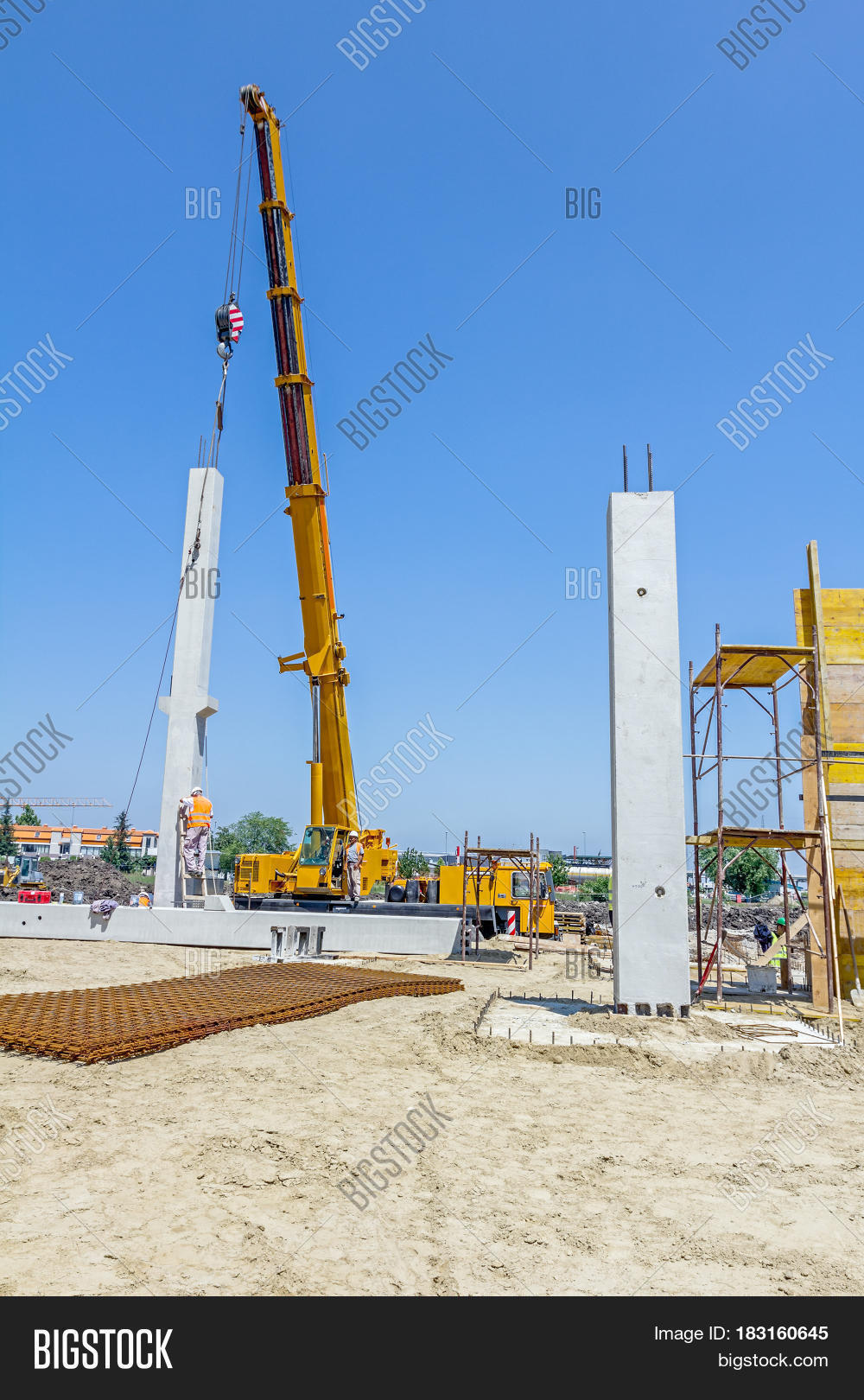 Mobile Crane Operating Image & Photo (Free Trial) | Bigstock