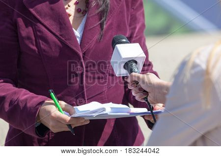 Female Reporter Image & Photo (Free Trial) | Bigstock