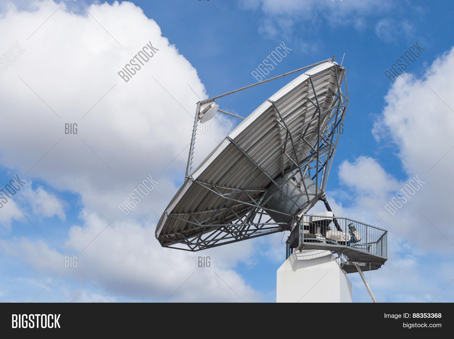 Big Radar Parabolic Image & Photo (Free Trial) | Bigstock