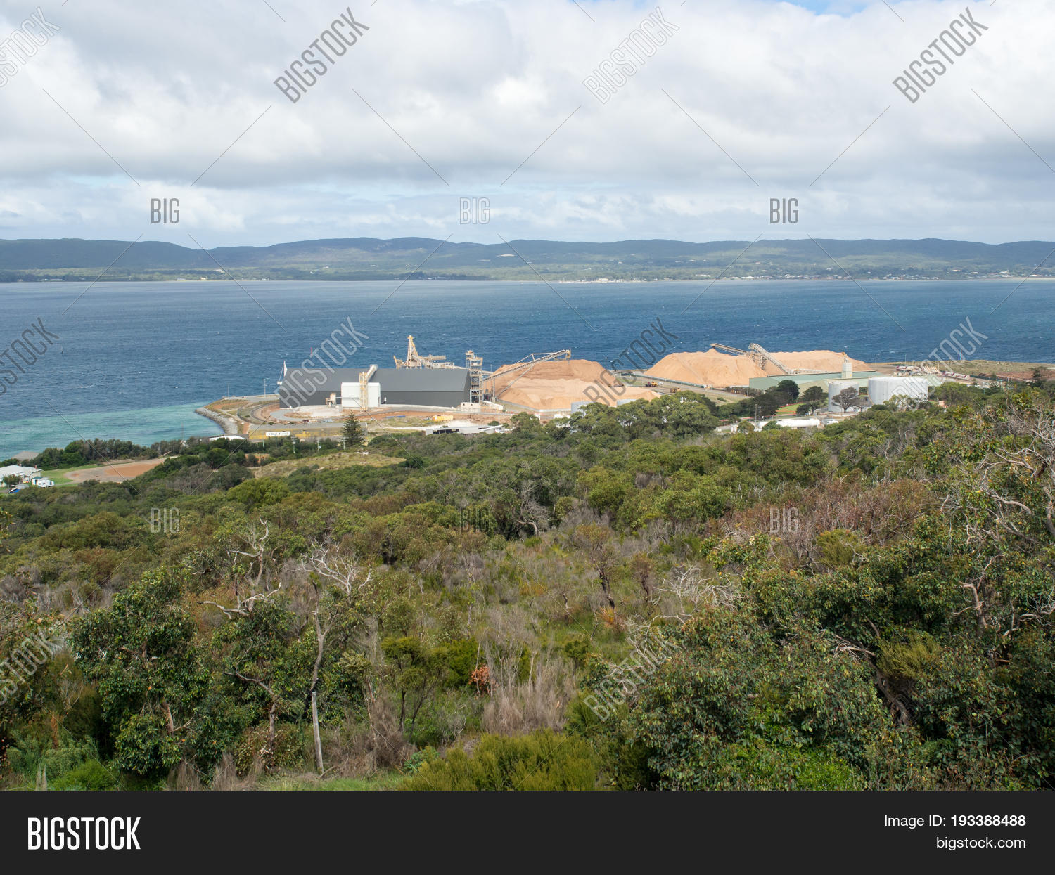 Imagen y foto Albany Port, Major (prueba gratis) | Bigstock
