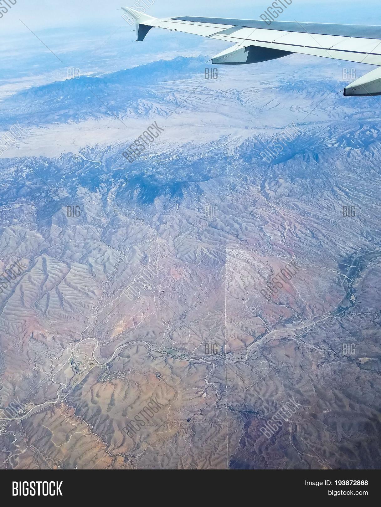 Vertical Line Middle Image & Photo (Free Trial) | Bigstock