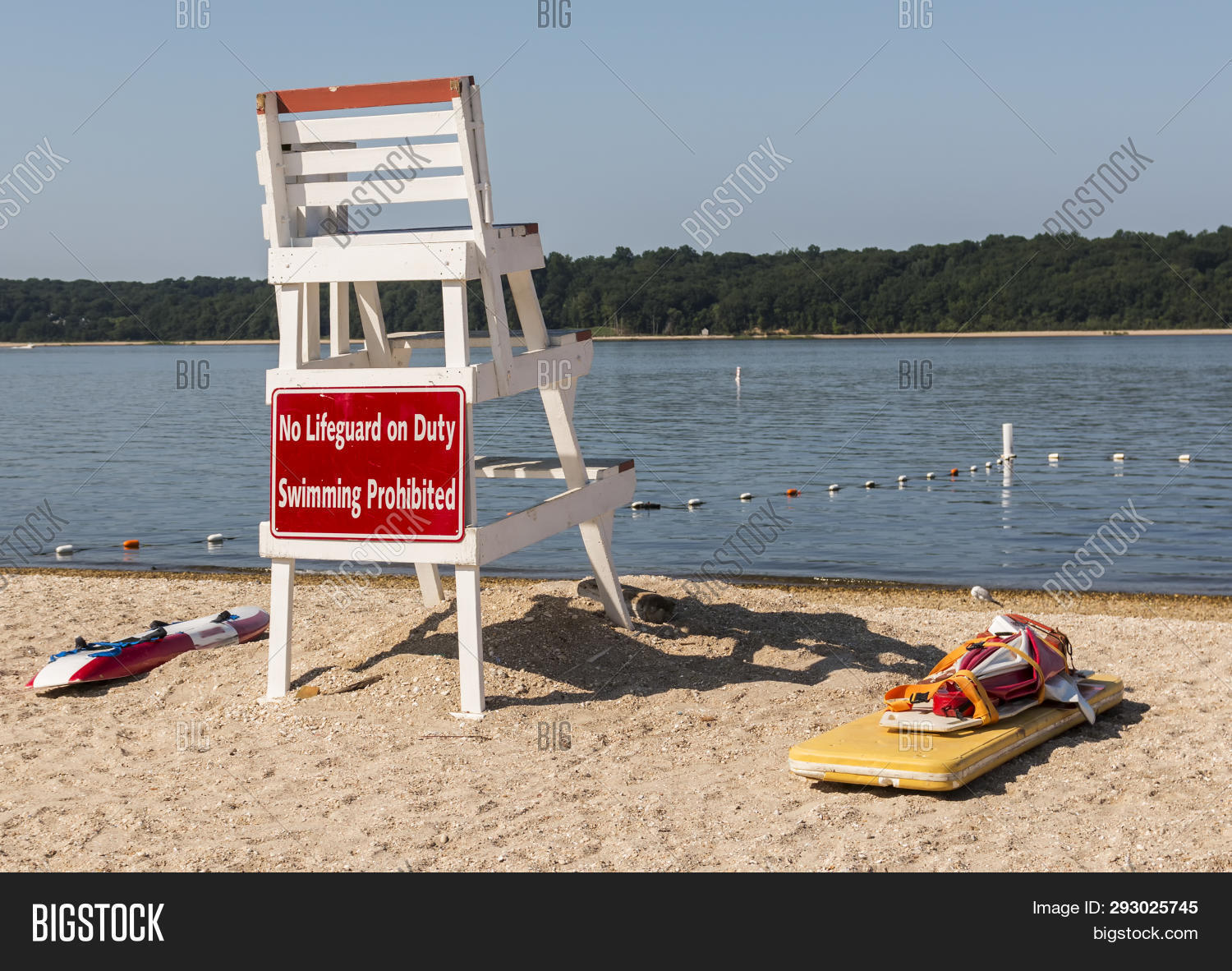 White Lifeguard Stand Image & Photo (Free Trial) | Bigstock