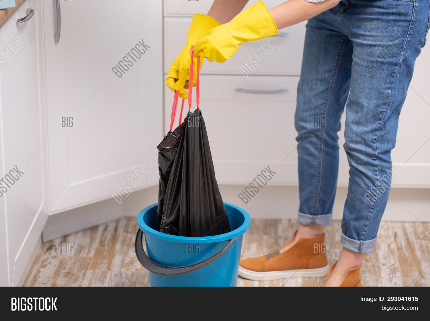 Hand Holding Trash Image & Photo (Free Trial) | Bigstock