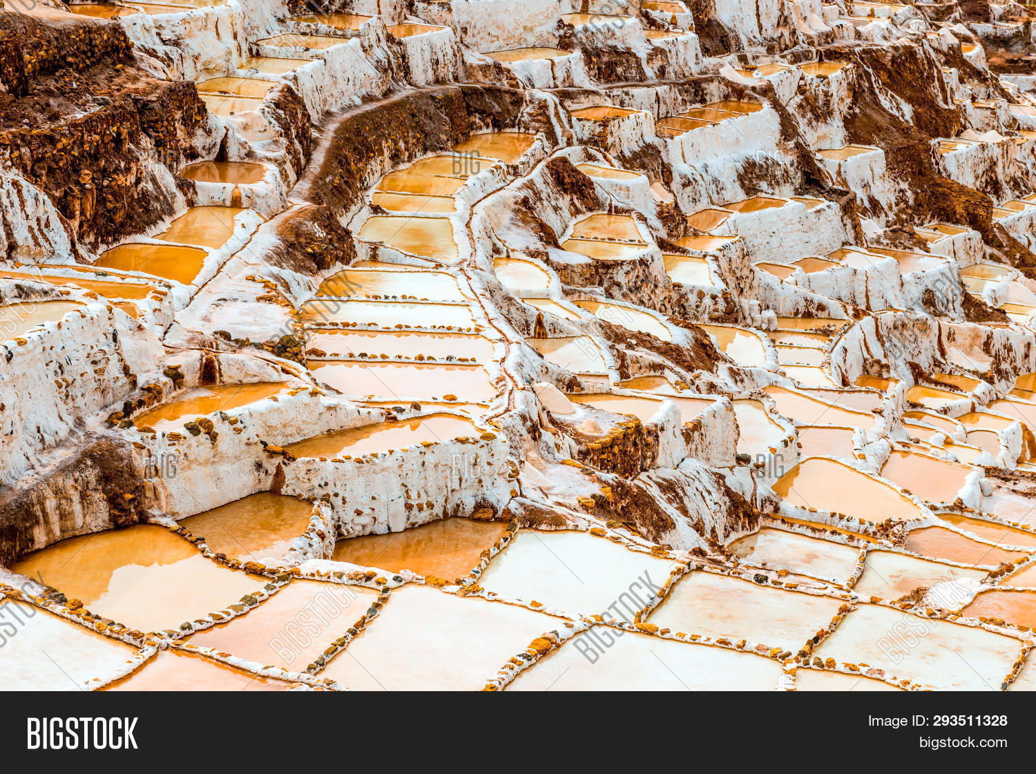 Imagen y foto Salt Extraction (prueba gratis) | Bigstock