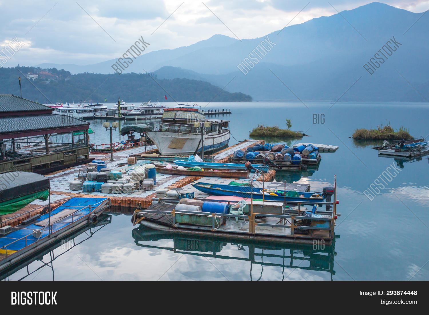 Boat Speed Boat Dock Image & Photo (Free Trial) | Bigstock