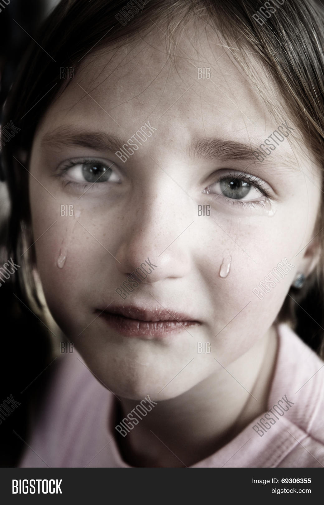 Little Girl Crying Image & Photo (Free Trial) | Bigstock