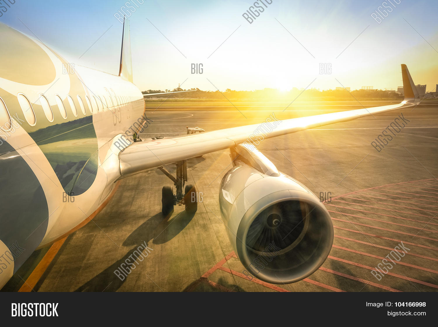 Airplane Terminal Gate Image & Photo (Free Trial) | Bigstock