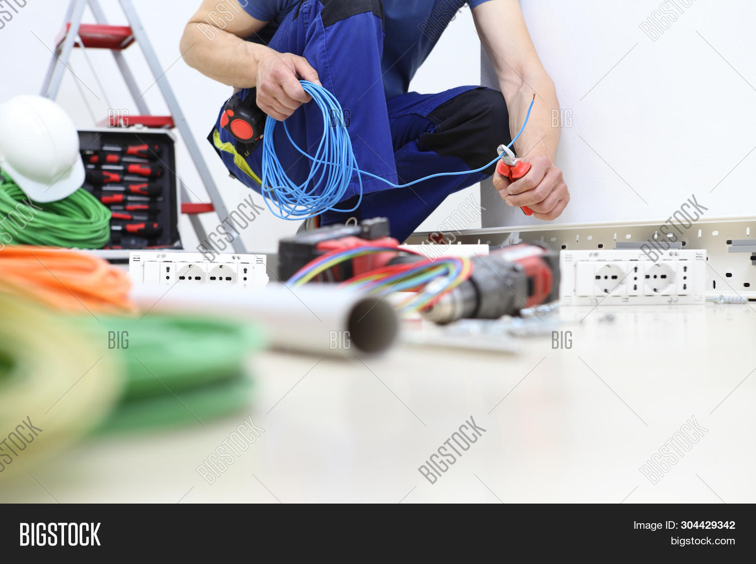 Imagen y foto Electrician Work (prueba gratis) | Bigstock