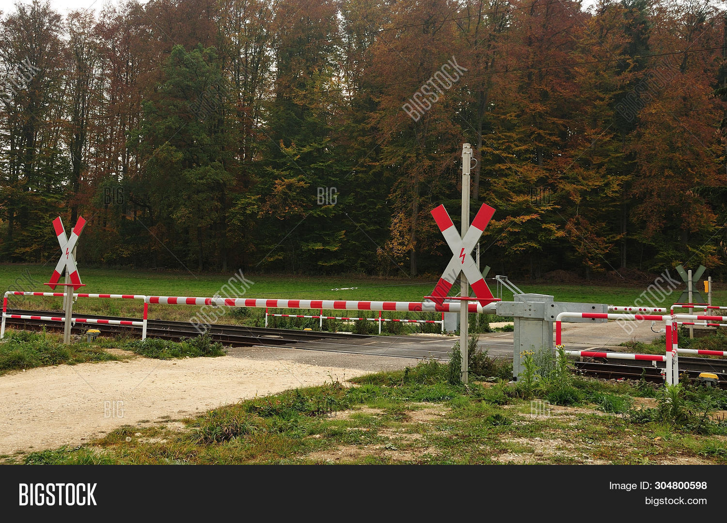 Railway Crossing Image & Photo (Free Trial) | Bigstock