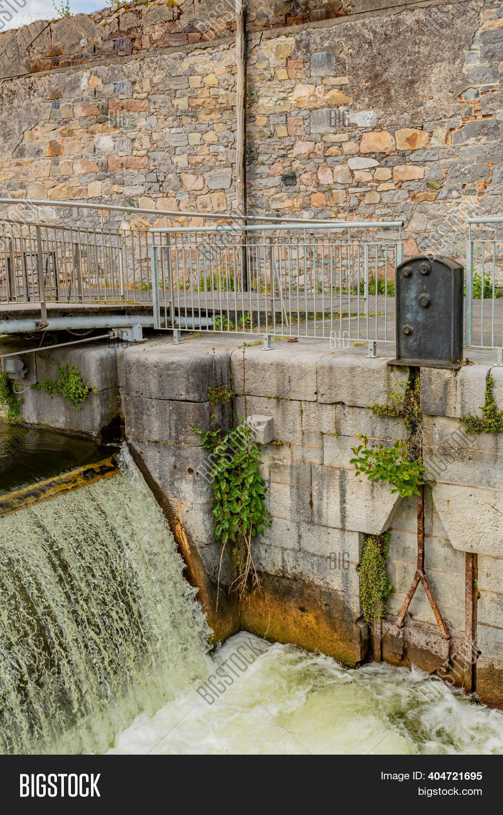 Eglinton Canal 图片和照片（免费试用） | Bigstock