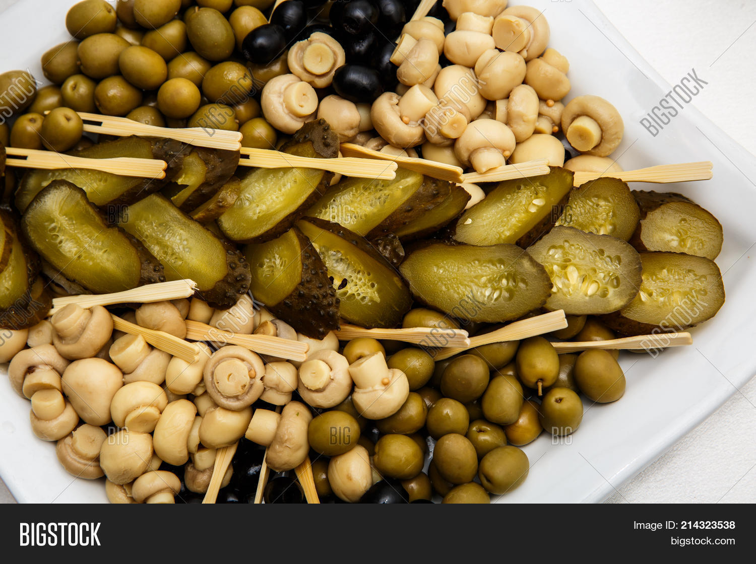 Imagen y foto Plate Pickles On (prueba gratis) | Bigstock