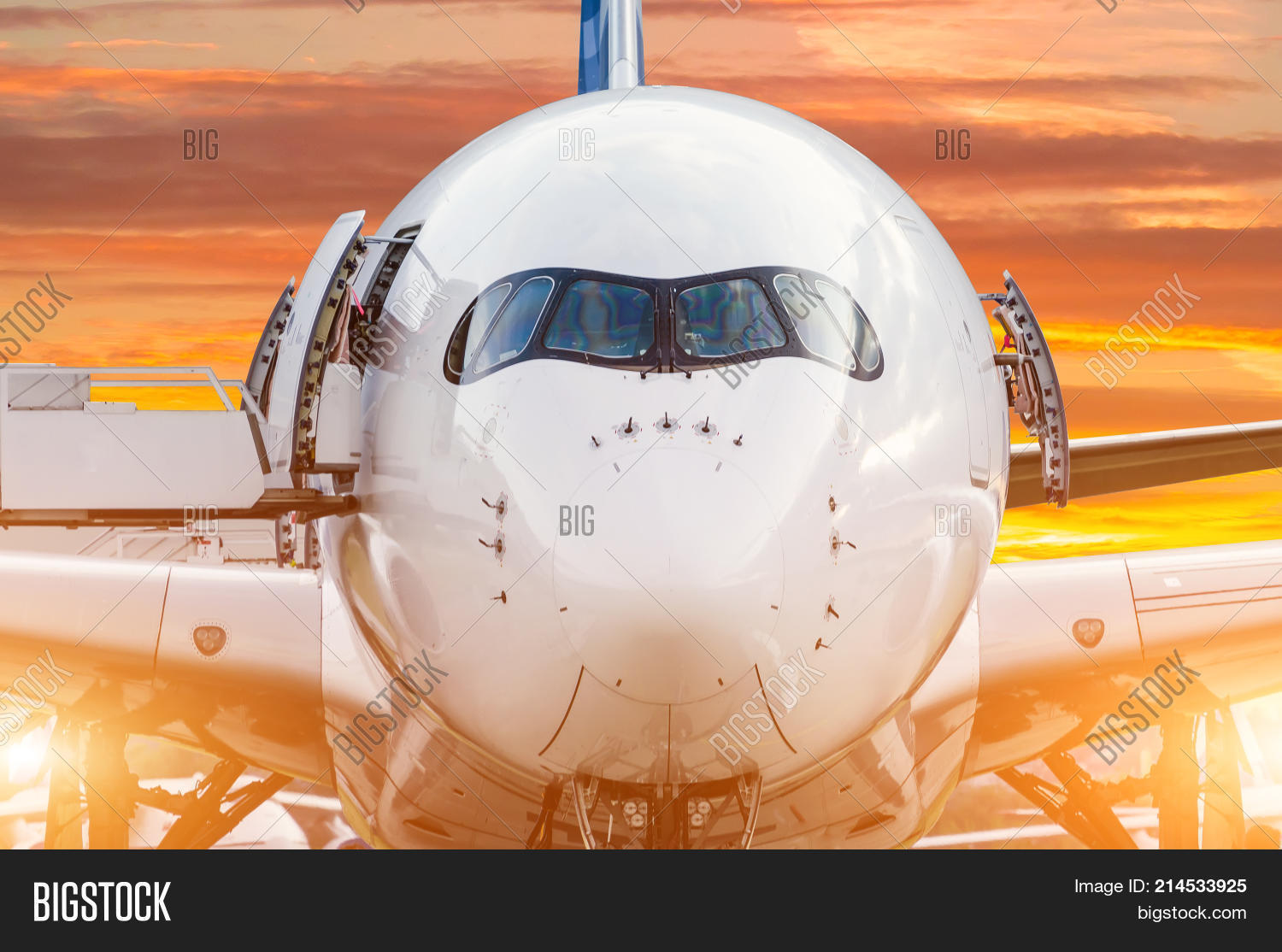 Airplane View Front Image & Photo (Free Trial) | Bigstock