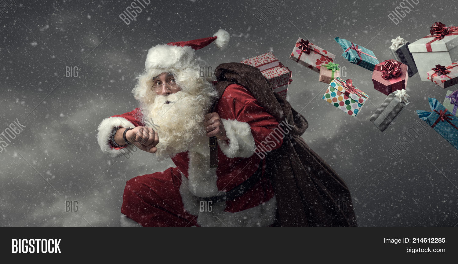 Santa Claus Running Image & Photo (Free Trial) | Bigstock