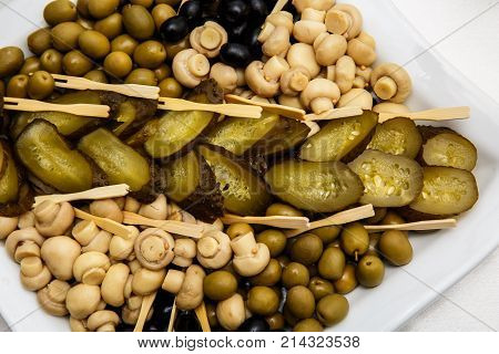 Imagen y foto Plate Pickles On (prueba gratis) | Bigstock