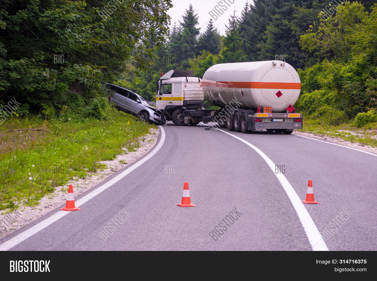 Traffic Accident Truck Image & Photo (Free Trial) | Bigstock
