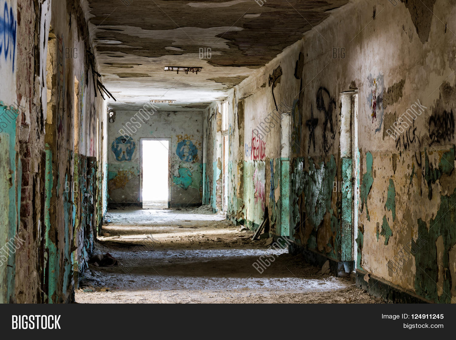 Old Rundown Abandoned Image & Photo (Free Trial) | Bigstock