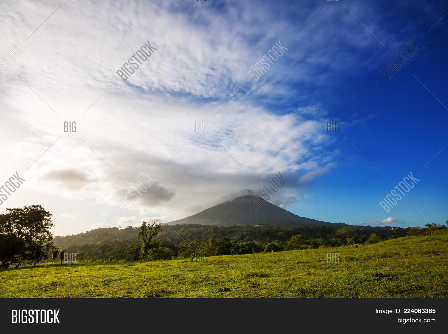 Scenic Arenal Volcano Image & Photo (Free Trial) | Bigstock