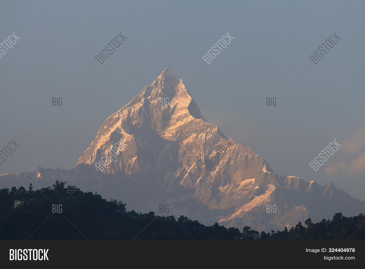 Machhapuchhre Himalaya Image & Photo (Free Trial) | Bigstock