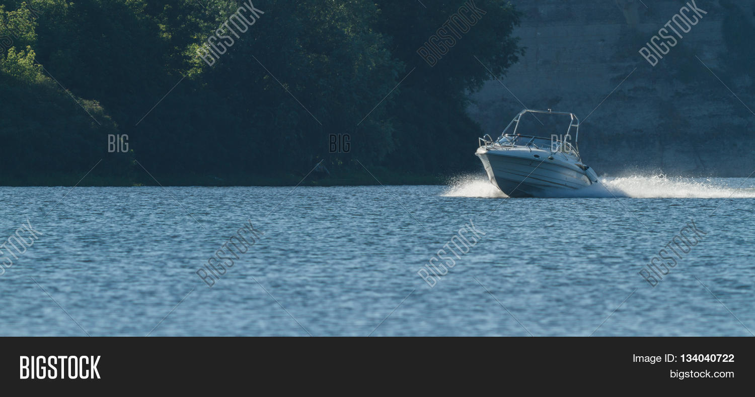 White Boat Rides Image & Photo (Free Trial) | Bigstock