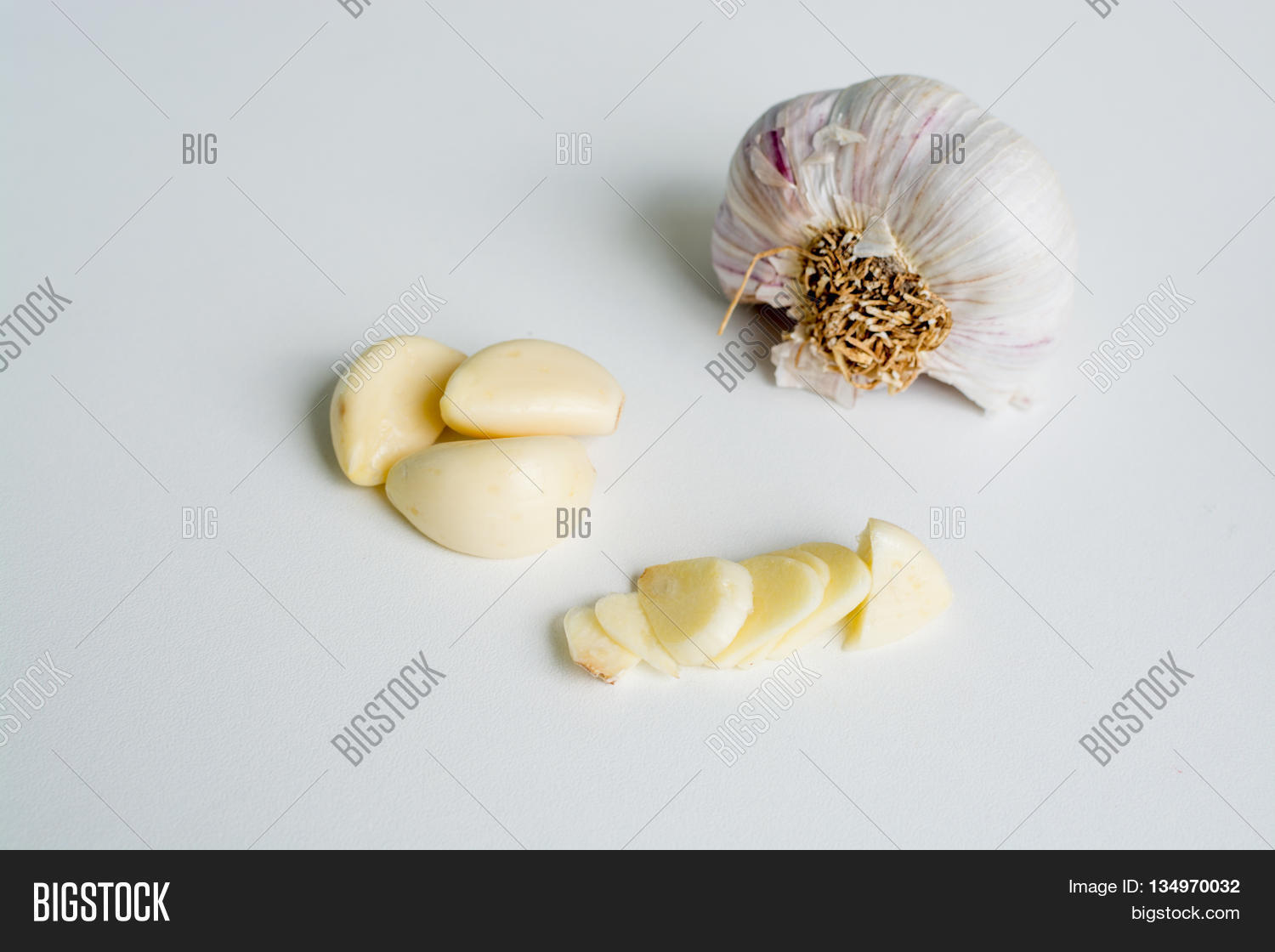 Fresh Raw Garlic Whole Image & Photo (Free Trial) | Bigstock
