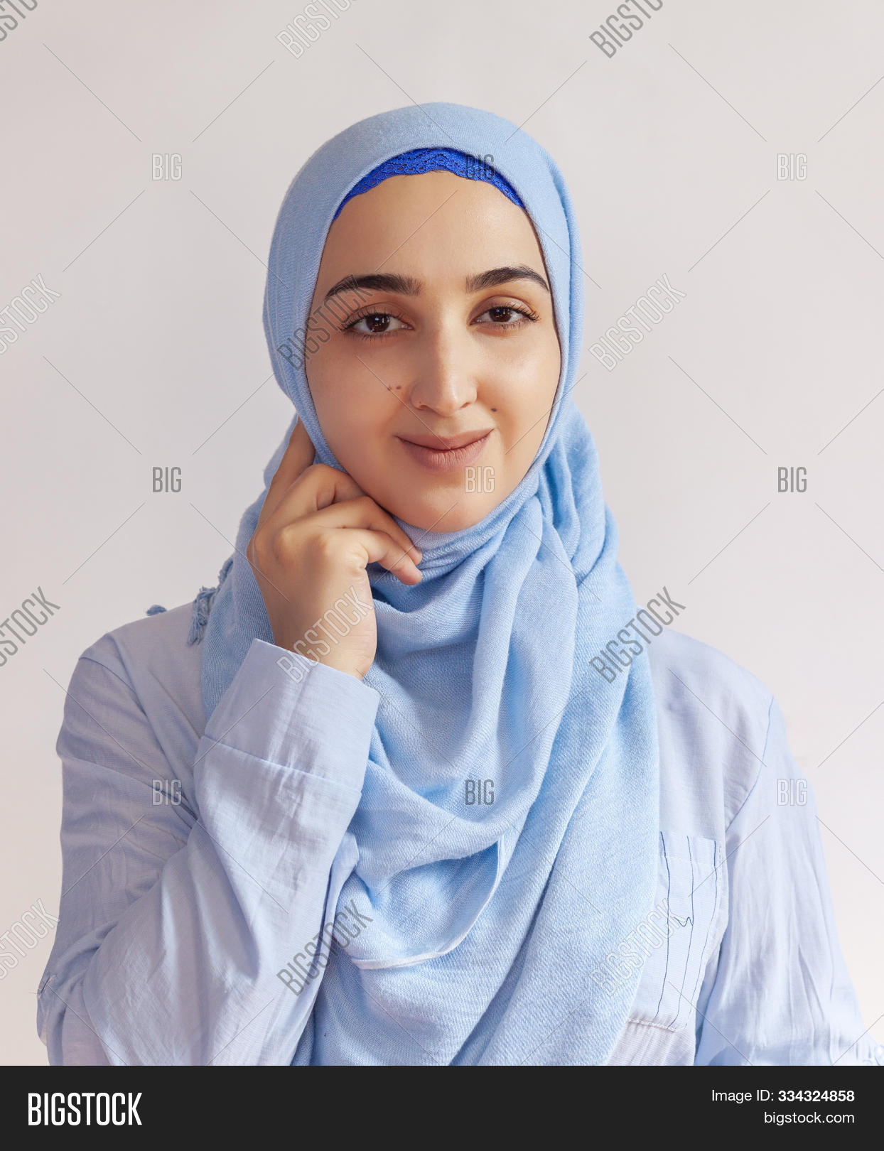 Middle Eastern Women Hijab
