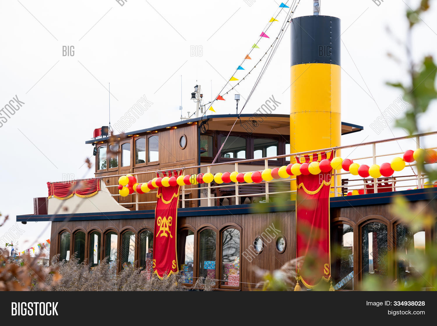 Traditional Steamboat Image & Photo (Free Trial) | Bigstock