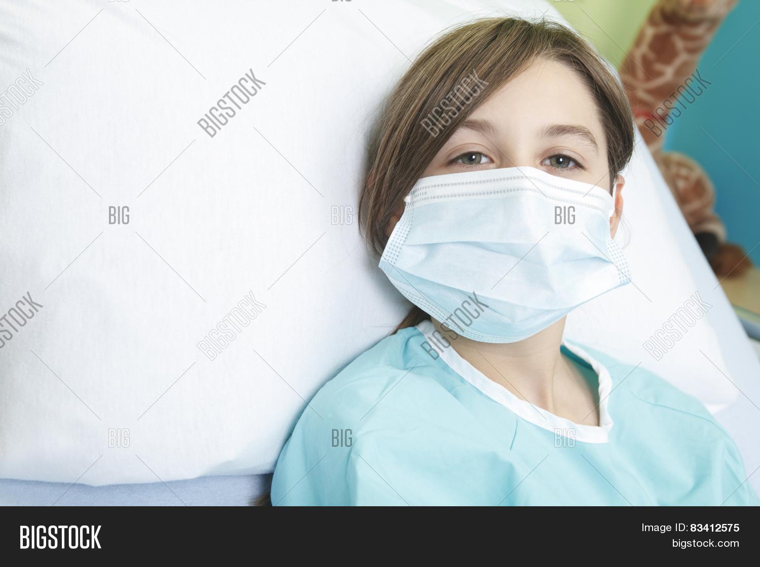 Little Girl Hospital Image & Photo (Free Trial) | Bigstock