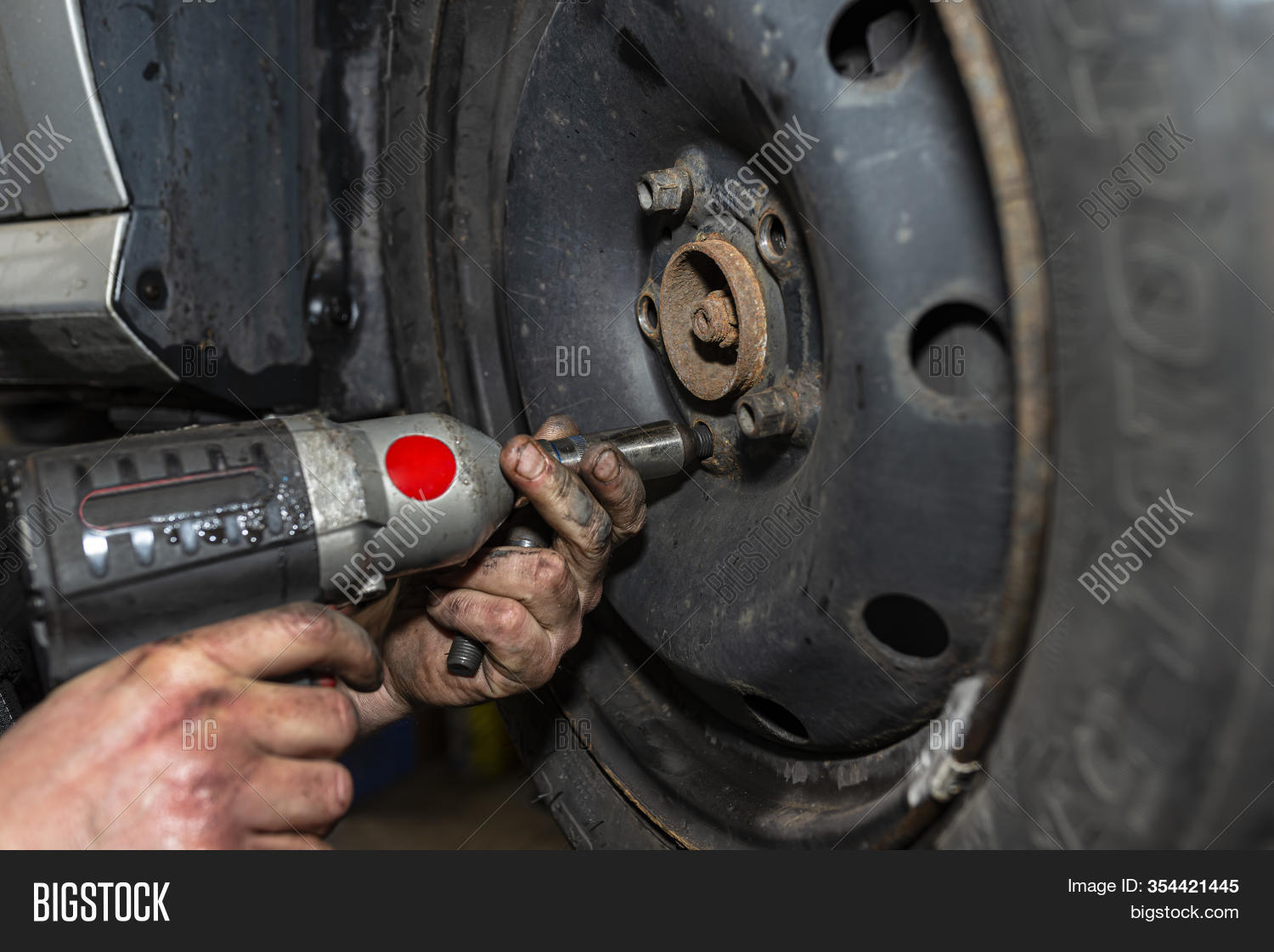 Car Mechanic Inserts Image & Photo (Free Trial) | Bigstock