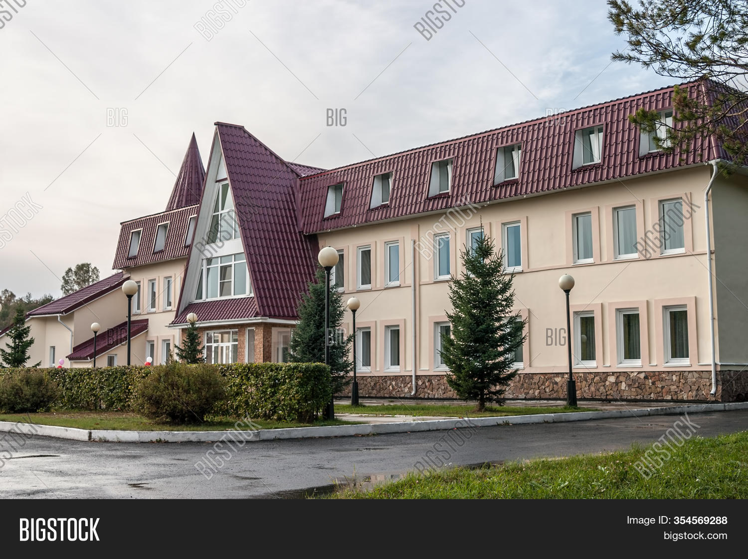 Front View Beautiful Image & Photo (Free Trial) | Bigstock