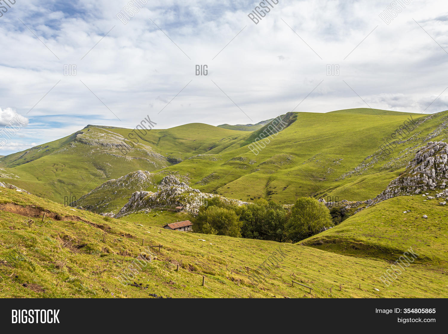Top Top Mount Txindoki Image & Photo (Free Trial) | Bigstock