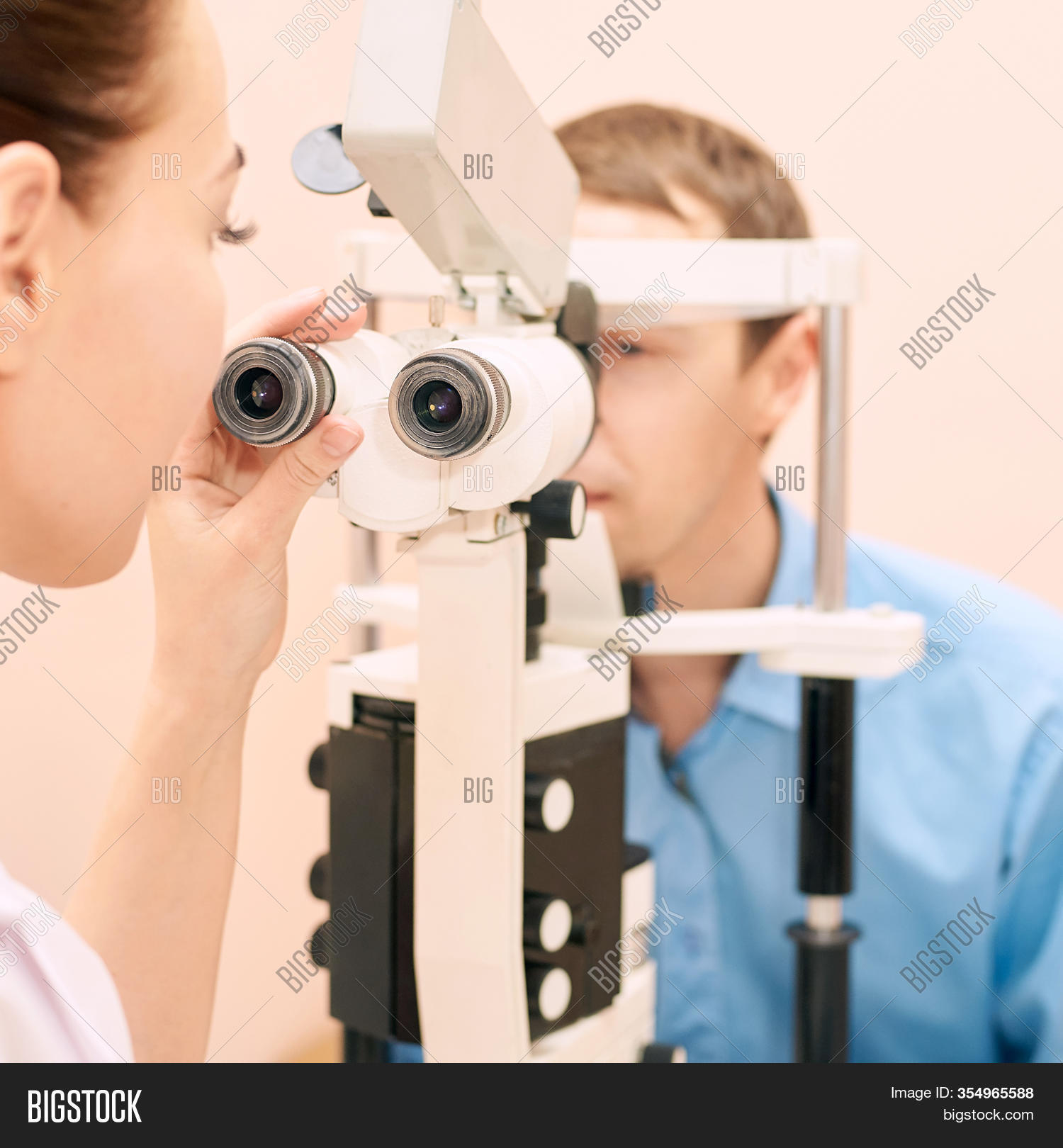 Ophthalmologist Doctor Image & Photo (Free Trial) | Bigstock