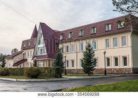 Front View Beautiful Image & Photo (Free Trial) | Bigstock